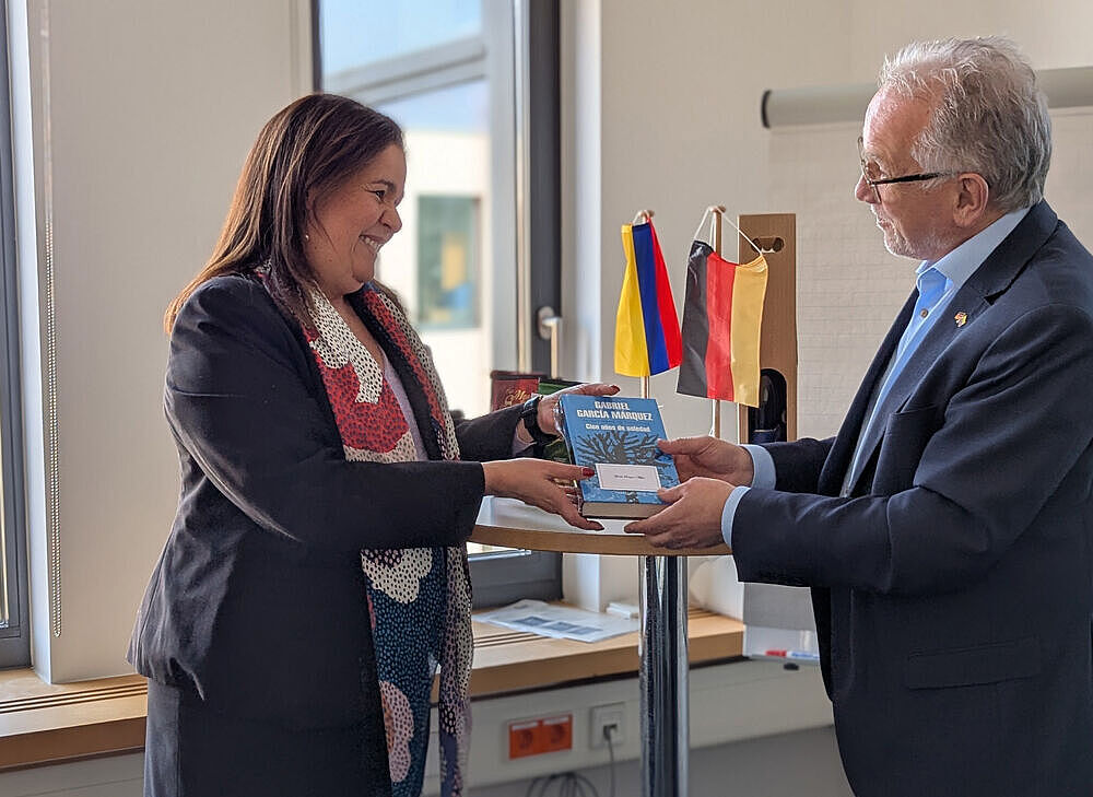 JKI: Botschafterin der Republik Kolumbien in der Bundesrepublik ...